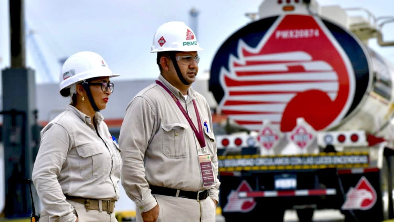 Pemex renueva flota de pipas y cierra 2023 con el triple que al inicio ...